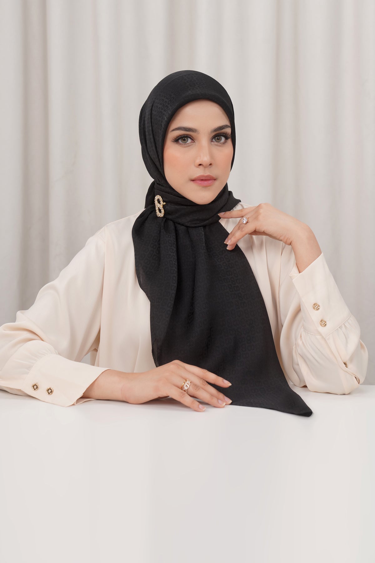 Kelly Jacquard Square - Jet Black – Buttonscarves Malaysia