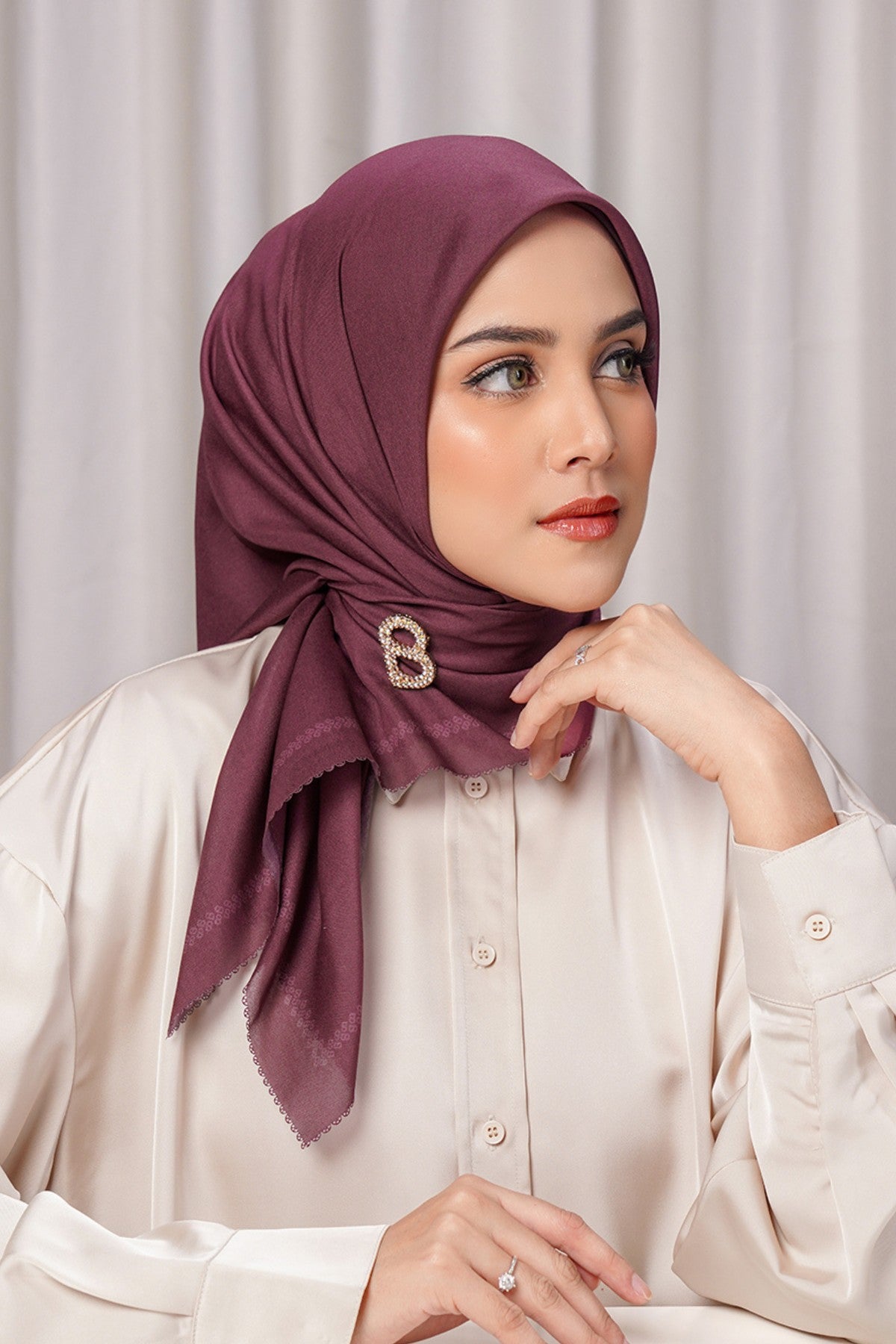 Today's Scarf - New Maroon – Buttonscarves Malaysia