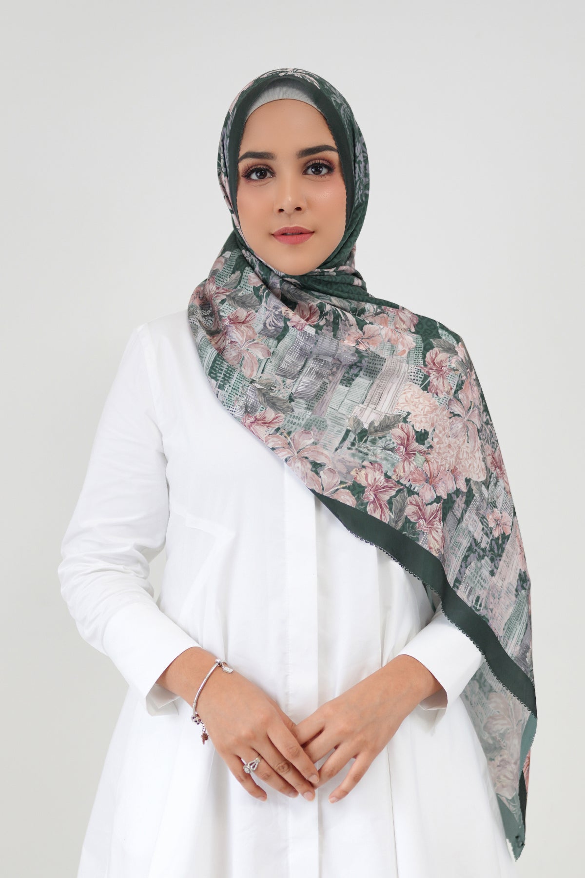 The Malaya Satin Shawl - Emerald – Buttonscarves Malaysia